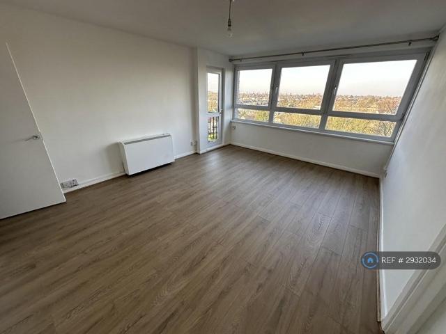 Haynes Park Court, Hornchurch, RM11 2 bed flat to rent £1,495 pcm £345 pw