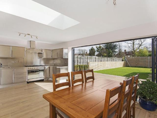 Haynt Walk, SW20 5 bed house to rent £3,750 pcm £865 pw