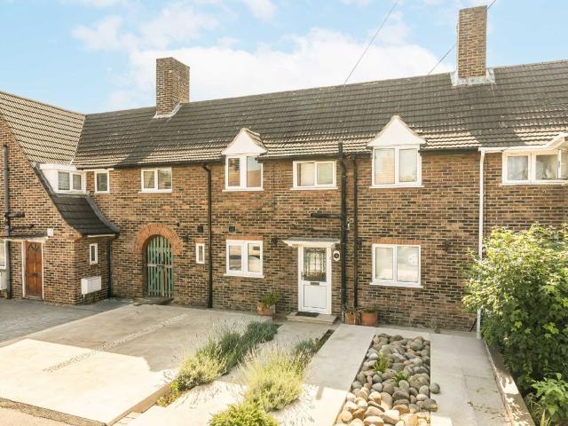 Haynt Walk, Wimbledon Chase SW20, 4 bed detached house to rent, £3,750 pcm | PrimeLocation