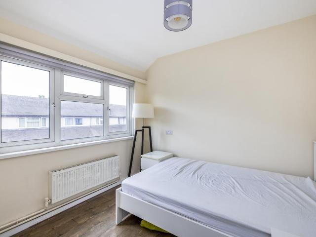 Hazel Way London SE1 1 bed flat to rent £1,600 pcm £369 pw