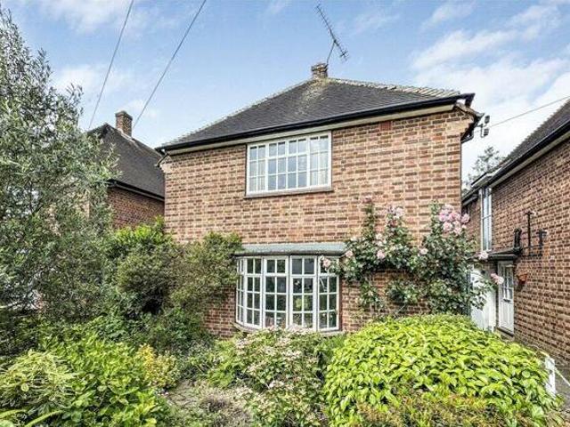 Hazel Close, Twickenham, 3 Bedroom Detached