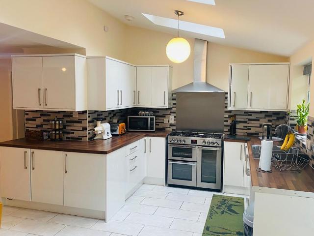 Hazel Close, Crawley, RH10 4 bed house to rent £2,280 pcm £526 pw