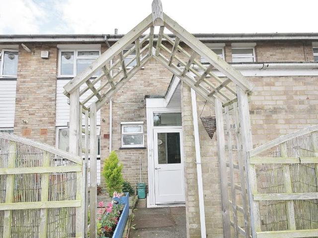 Hazel Close, Englefield Green, Egham. 2 bed apartment to rent £1,600 pcm £369 pw