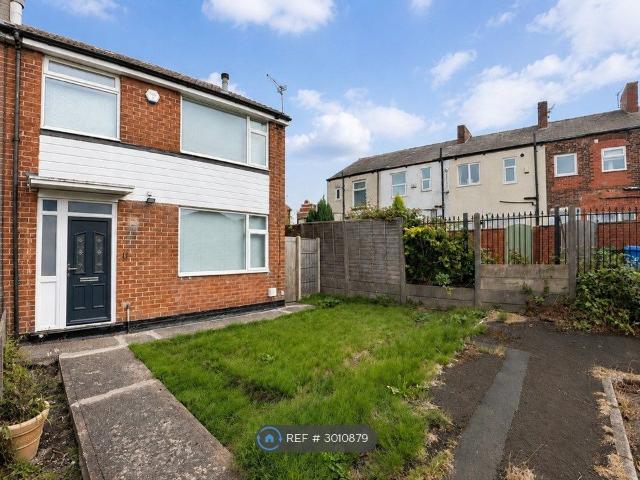 Hazel Close, Manchester M43, 3 bed end terrace house to rent, £1,250 pcm | PrimeLocation