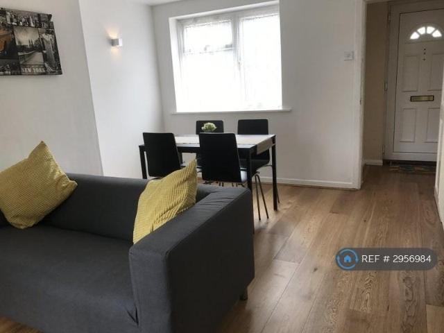 Hazel Crescent, Reading, RG2 4 bed end of terrace house to rent £2,300 pcm £531 pw