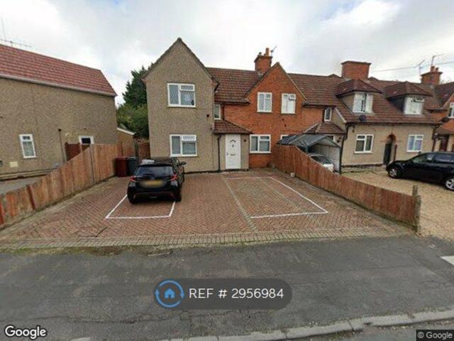 Hazel Crescent, Reading RG2, 4 bed end terrace house to rent, £2,500 pcm | PrimeLocation