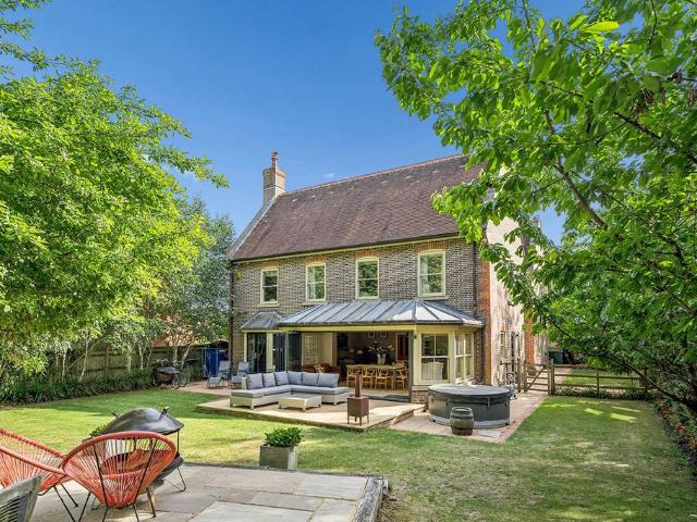 Hazel Grove, Kingwood. 5 bed detached house to rent £6,495 pcm £1,499 pw