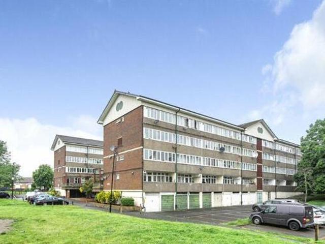 Hazel Grove, London, 2 Bedroom Flat