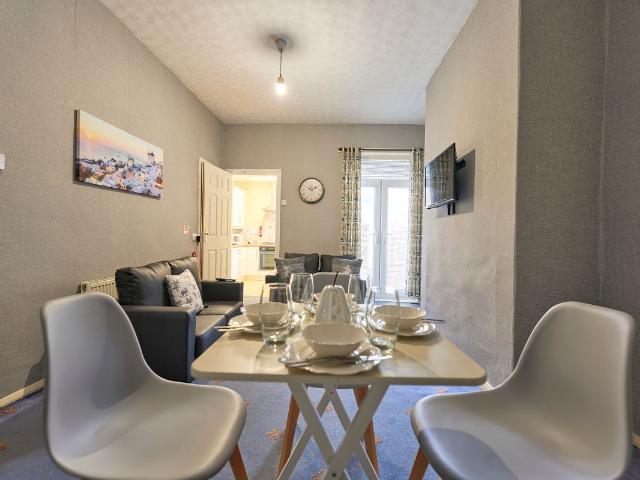 Hazel Grove, Salford M5, 4 bed shared accommodation to rent, £2,300 pcm | PrimeLocation
