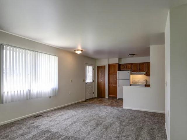Hazel Park 2 Bedroom Apartment for Rent at 560 Dover St Apt 3, Mount Morris, MI 48458