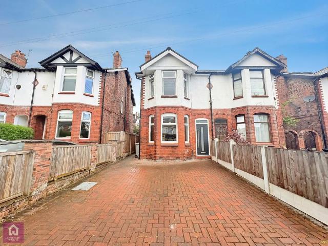 Hazel Road, Altrincham, WA14 4 bed semi detached house to rent £2,100 pcm £485 pw
