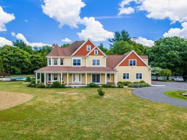 Hazel St, Uxbridge, Farm House For