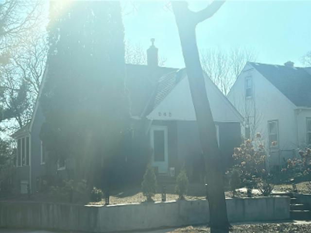 Hazel St N