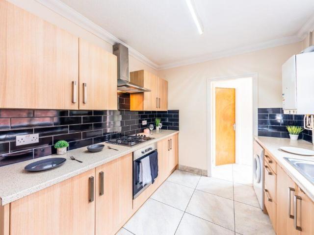 Hazel Street, Leicester LE2 4 bed terraced house to rent £1,733 pcm £400 pw