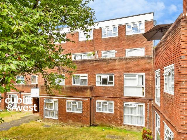 Hazelmere Close, Leatherhead KT22, 1 bed flat to rent, £1,200 pcm | PrimeLocation