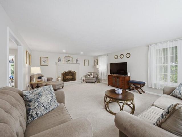 Hazelnut Ln, Londonderry, Home For Sale