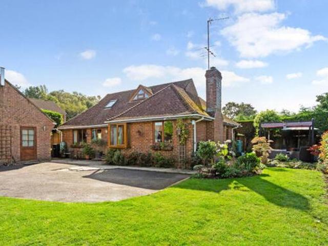 Hazelbank Close, Liphook, 3 Bedroom Bungalow