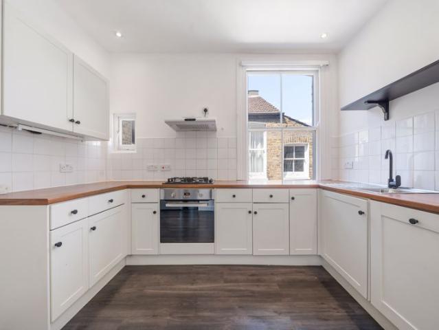 Hazelbourne Road, London SW12, 2 bed flat to rent, £2,800 pcm | PrimeLocation