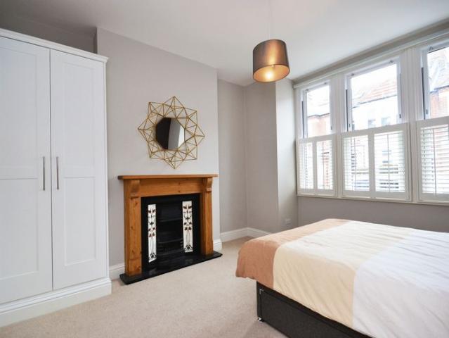 Hazelbourne Road SW12, 2 bed flat to rent, £2,800 pcm | PrimeLocation