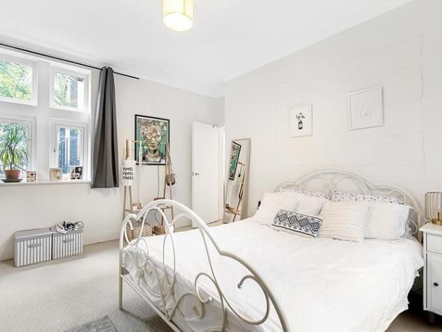 Hazelbourne Road, SW12