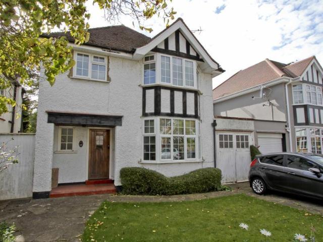 Hazeldene Drive, Pinner 4 bed detached house to rent £2,650 pcm £612 pw