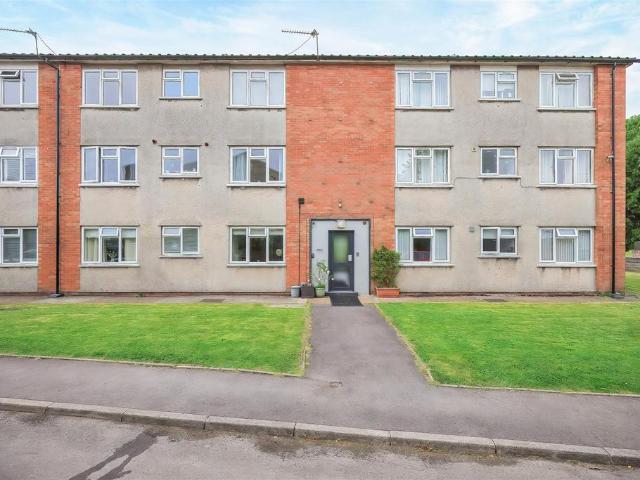 Hazelhurst Road, Cardiff 2 bed flat to rent £1,000 pcm £231 pw