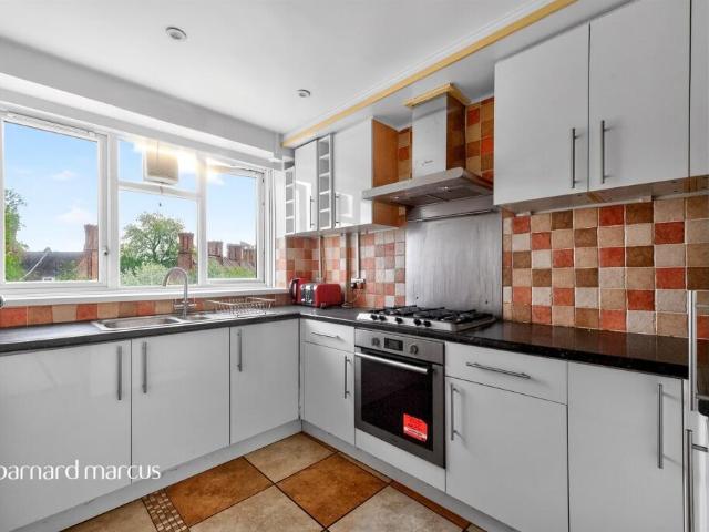 Hazelhurst Road, LONDON 4 bed flat to rent £3,000 pcm £692 pw