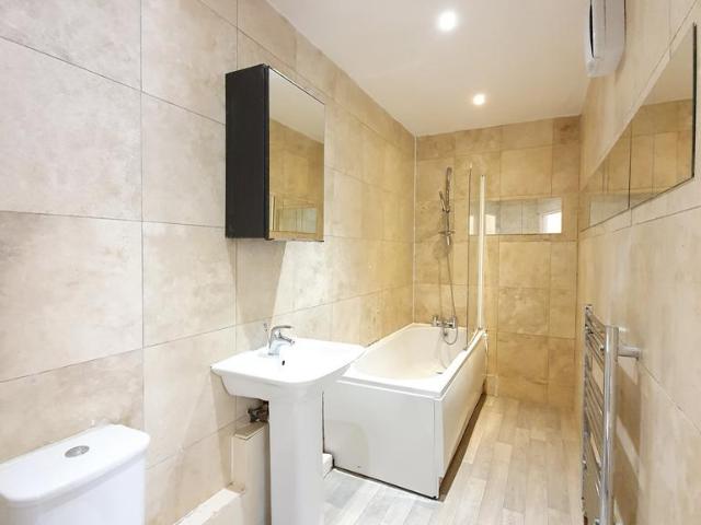 Hazellville Road, London N19 3 bed flat to rent £3,000 pcm £692 pw