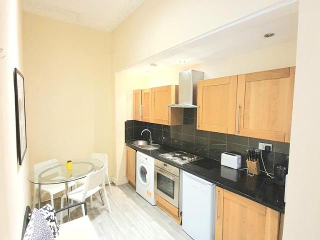 Hazellville Road, London N19 3 bed flat to rent £3,000 pcm £692 pw