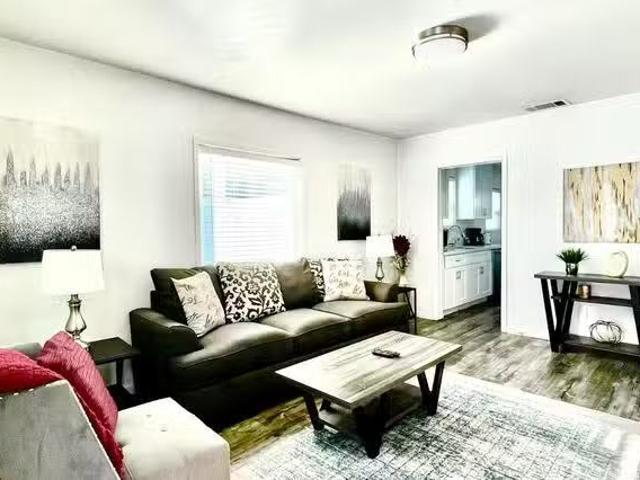 Hazeltine Ave, Van Nuys, CA