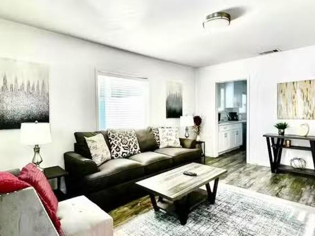 Hazeltine Ave, Van Nuys, CA