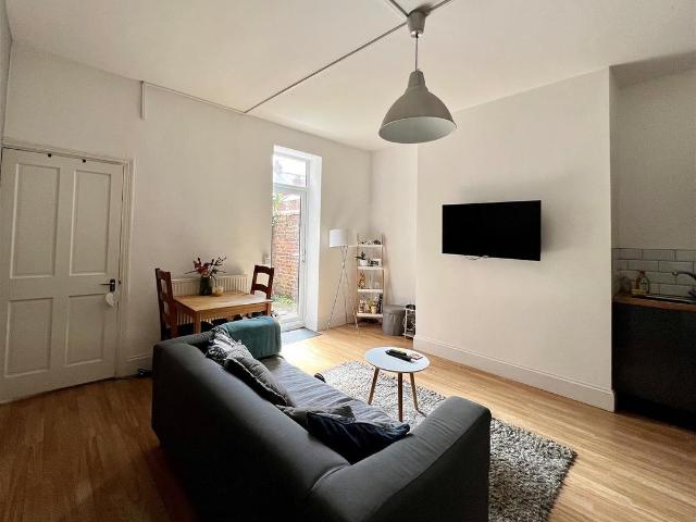 Hazelwood Avenue, Jesmond NE2, 2 bed flat to rent, £1,300 pcm | PrimeLocation