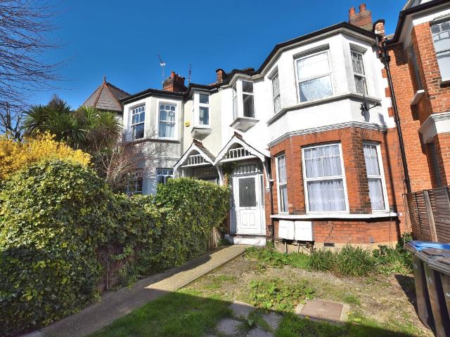 Hazelwood Lane, Palmers Green N13, 3 bed flat to rent, £1,800 pcm | PrimeLocation