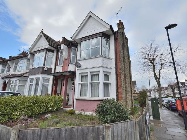 Hazelwood Lane, Palmers Green N13, 2 bed flat to rent, £1,500 pcm | PrimeLocation