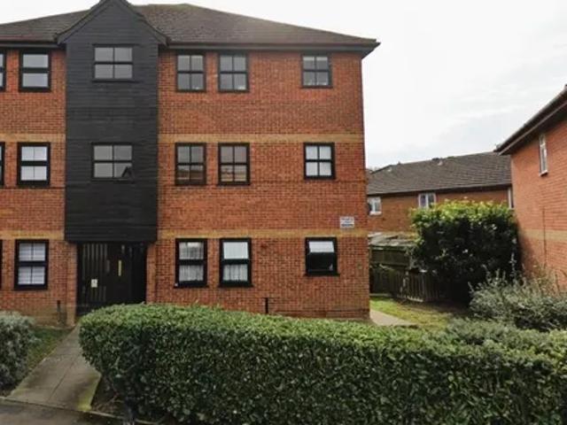 Hazelwood Park Close, London, IG7 4JJ, United Kingdom | 2 bed apartment for rent #138472700 | Rentberry