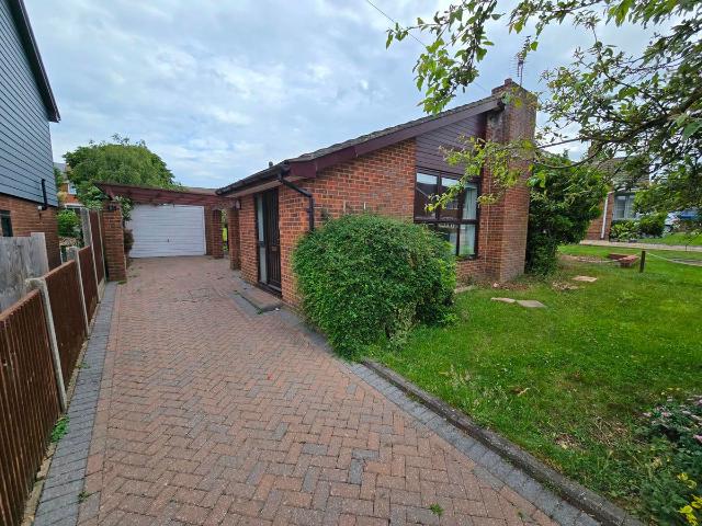 Hazlemere Road, Seasalter, Whitstable CT5, 3 bed bungalow to rent, £1,400 pcm | PrimeLocation