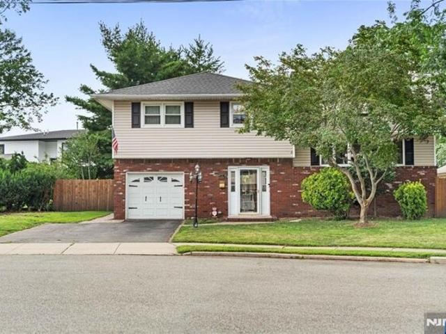 Hazley Ct, Rochelle Park, Home For Sale