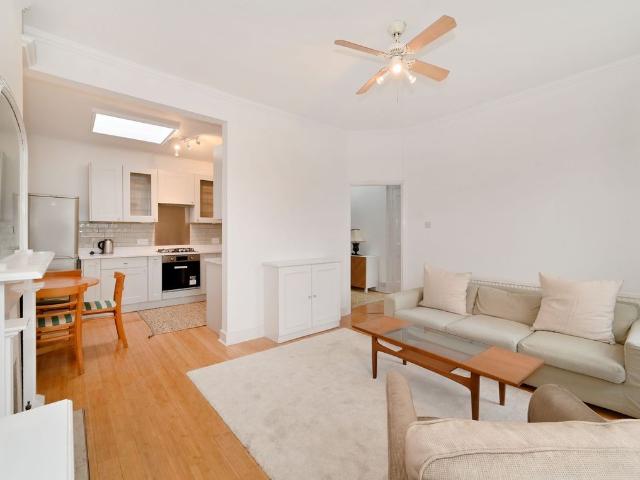 Hazlitt Road, Kensington W14, 2 bed flat to rent, £2,500 pcm | PrimeLocation