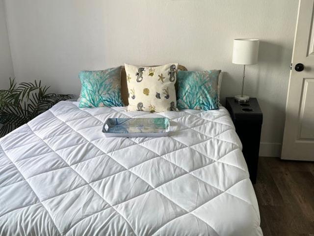 HB Beach House Large Bedroom for Rent Now_Resort