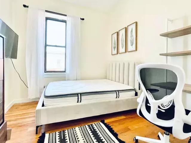 HDTV Room by Prospect Park w/ rooftop #199