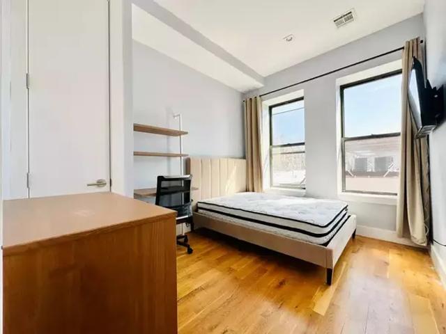 HDTV Room, Laundry, AC, 26 mins to Manhattan #510