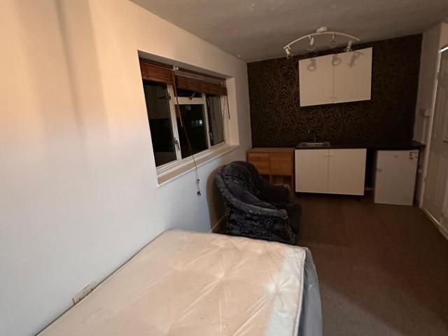 Hemery Road, Greenford UB6, 1 bed flat to rent, £1,550 pcm | PrimeLocation