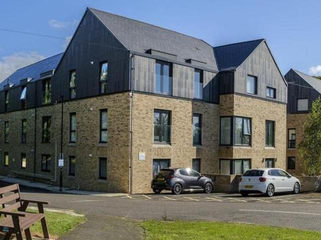 Hemingway Court, Thornhill Road, 2 Bedroom Flat
