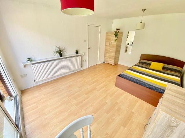 Hemingford Road, London N1, Room to rent, £1,050 pcm | PrimeLocation