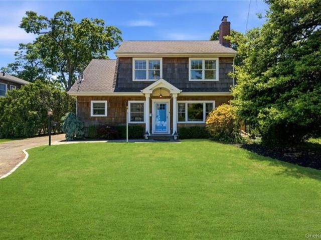 Hemlock Ln, Bay Shore, Home For Sale
