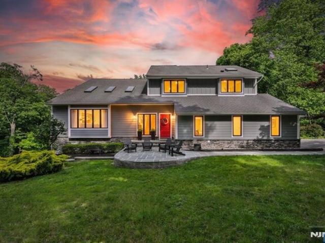 Hemlock Ln, Kinnelon, Home For Sale
