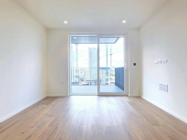 Hemlock Street, Poplar E14, 1 bed flat to rent, £2,050 pcm | PrimeLocation