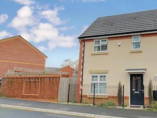 Hemlock Way, Manchester, M9 7GR, United Kingdom | 3 bed duplex for rent #112807762 | Rentberry