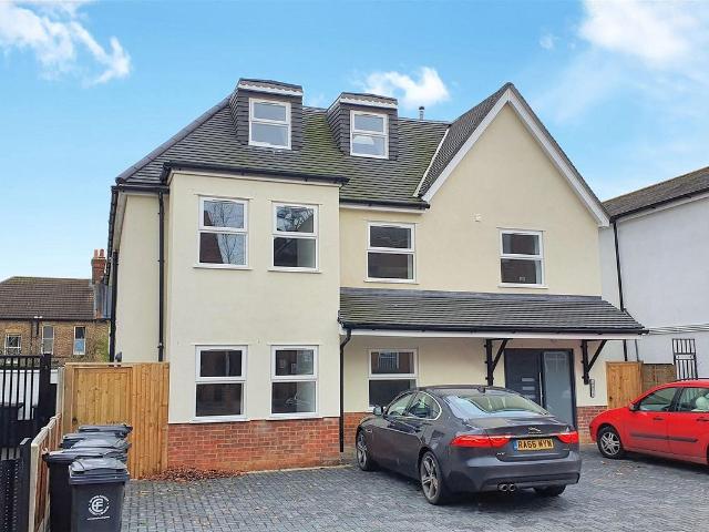 Hemnall Street, Epping CM16, 2 bed flat to rent, £1,750 pcm | PrimeLocation