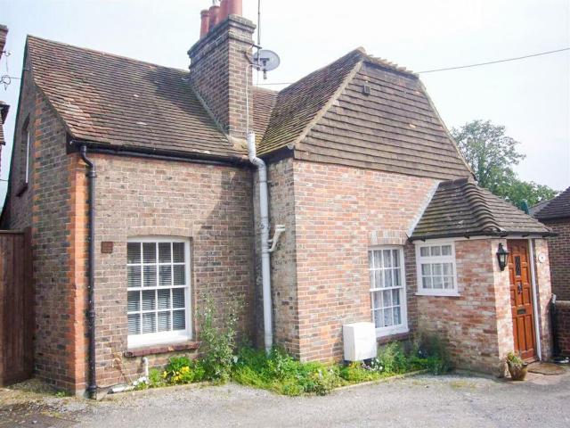 Hempstead Road, Uckfield TN22, 2 bed detached house to rent, £1,400 pcm | PrimeLocation